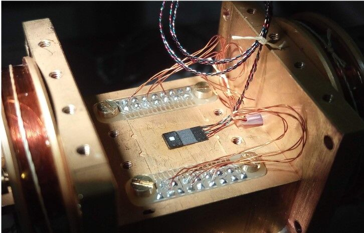The F41 Single-axis teslameter and the F71 Multi-axis teslameter from ...
